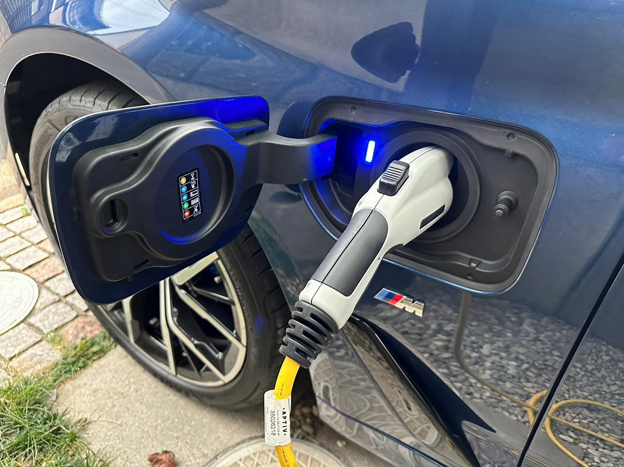 BMW5シリーズプラグインハイブリッド530e用にEV充電コンセント設置工事 | 株式会社Eテックス