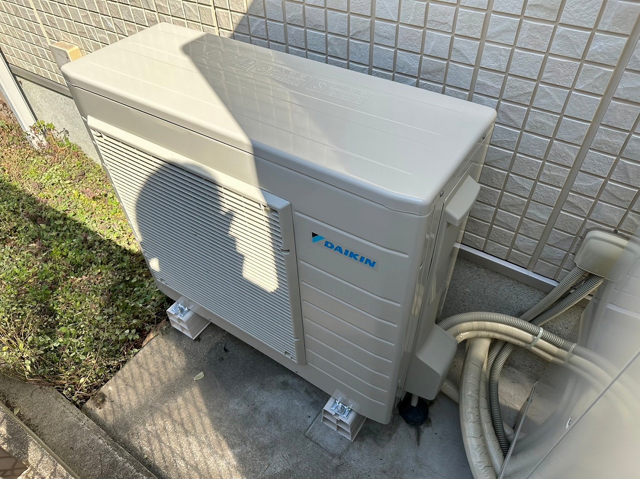 「三菱SRT-HPT37W5」の故障で「ダイキンEQX37XFV」に取替 宇治市I様邸 | 株式会社Eテックス